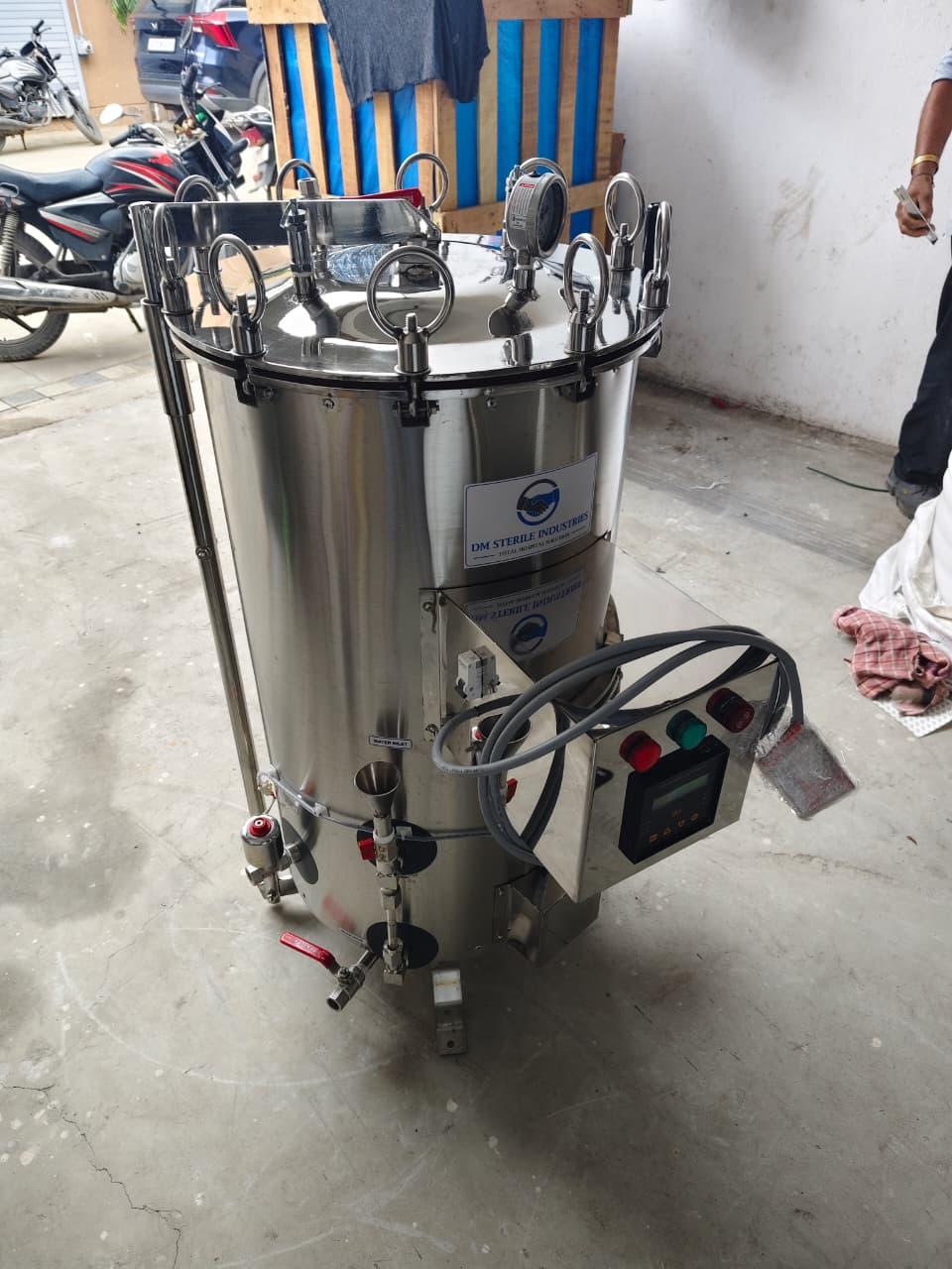 Autoclave Vertical Sterilizer - DM STERILE INDUSTRIES
